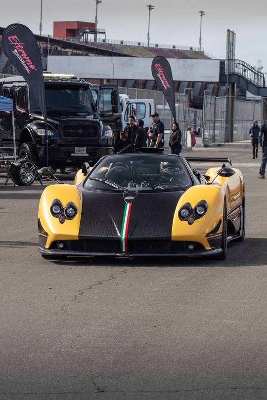 Pagani Zonda Cinque Yellow